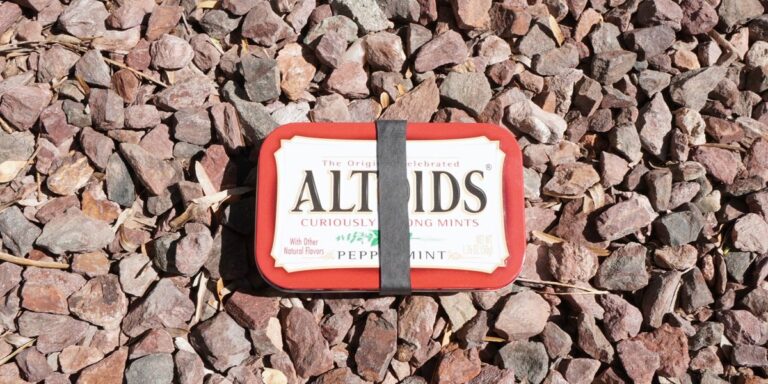 How to Make a Fire Starter Kit in an Altoids Tin (Compact & Camping ...
